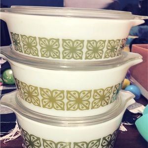 Pyrex | Dining | Pyrex Vintage Square Flower Verde Green 96s With Lids ...